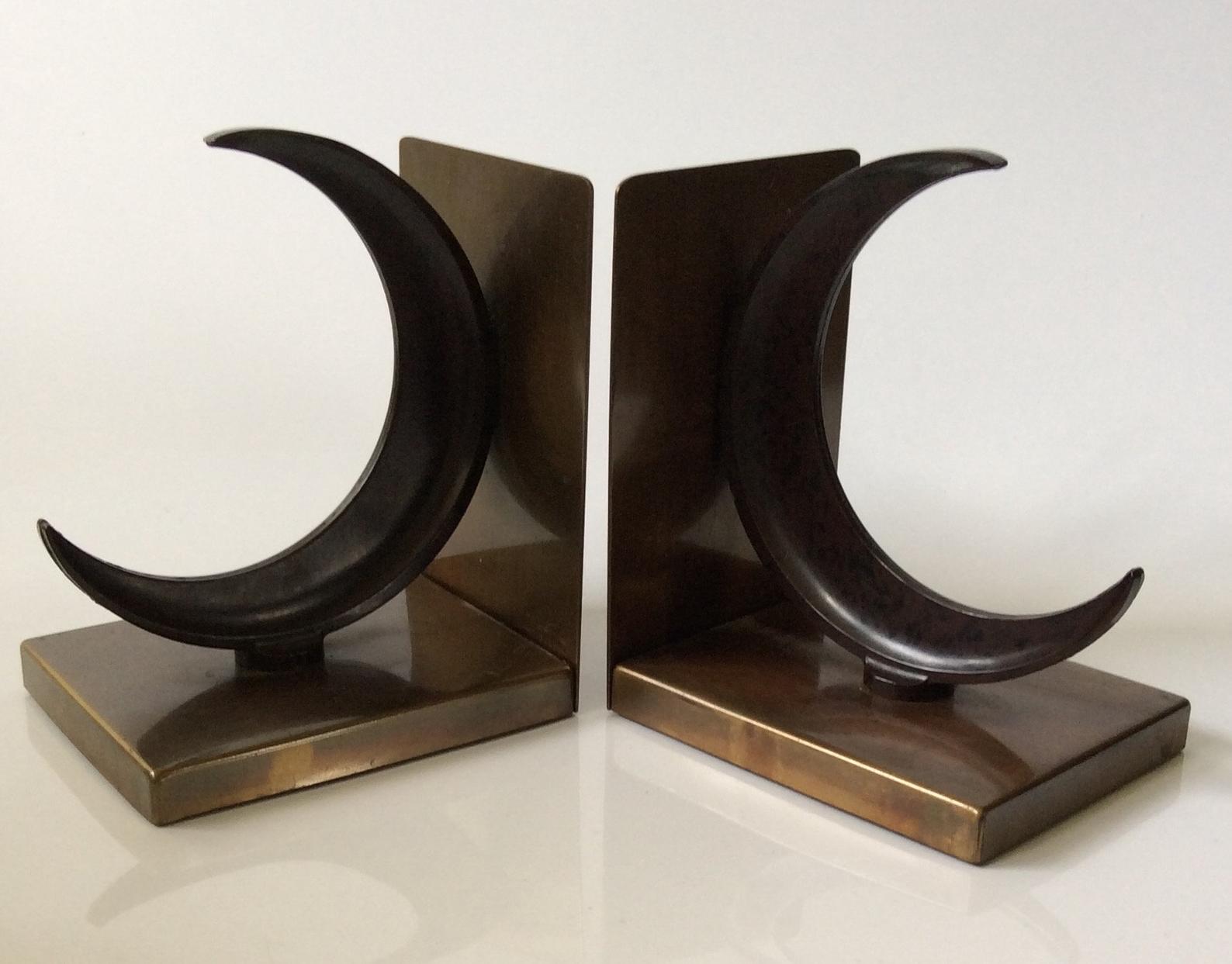 Save Space On Your Shelves For These Amazing Space Bookends - Amazing ...