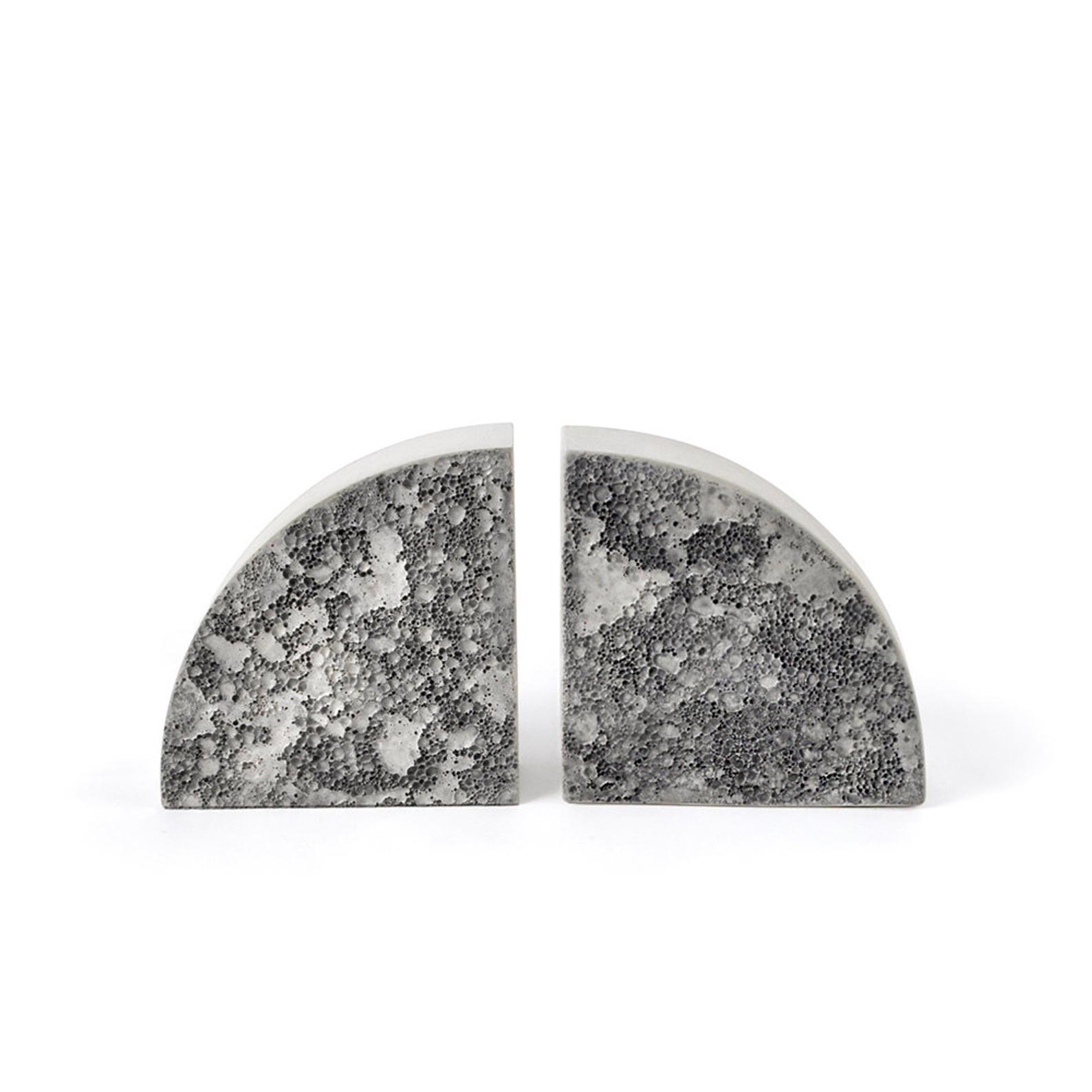 Save Space On Your Shelves For These Amazing Space Bookends - Amazing ...