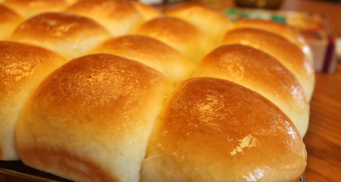 Cookbook Showdown: The Best Dinner Roll Recipes, Tested